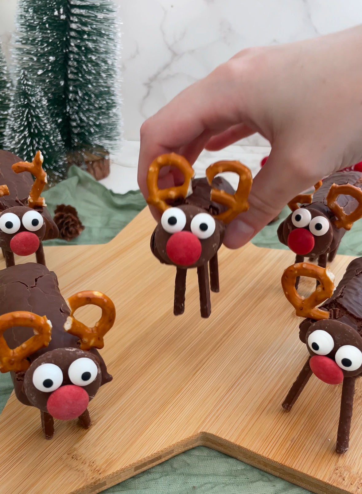 No Bake Reindeer Mini Rolls – Craft & Crumb – Craft & Crumb